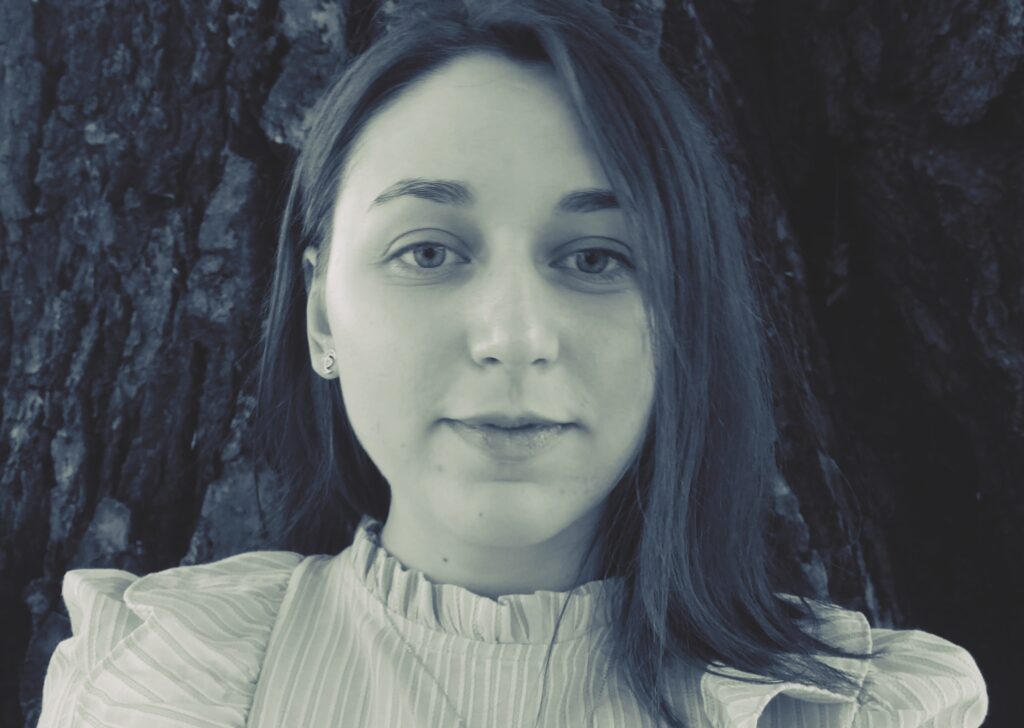 (R)omul de lângă tine. Greutatea unei litere…