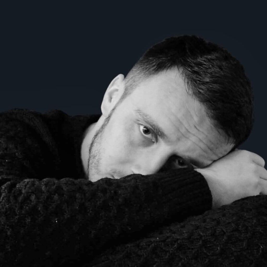 Valoarea muncii mele e pusă la îndoială. Timpul meu e suspect. Și nu ...